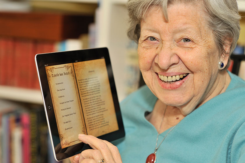 5 Ways Reading Benefits Your Elderly Loved One – Morada Senior Living