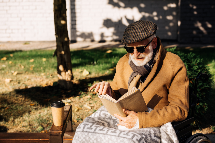 How Storytelling Can Benefit Seniors in Independent Living Facilities ...