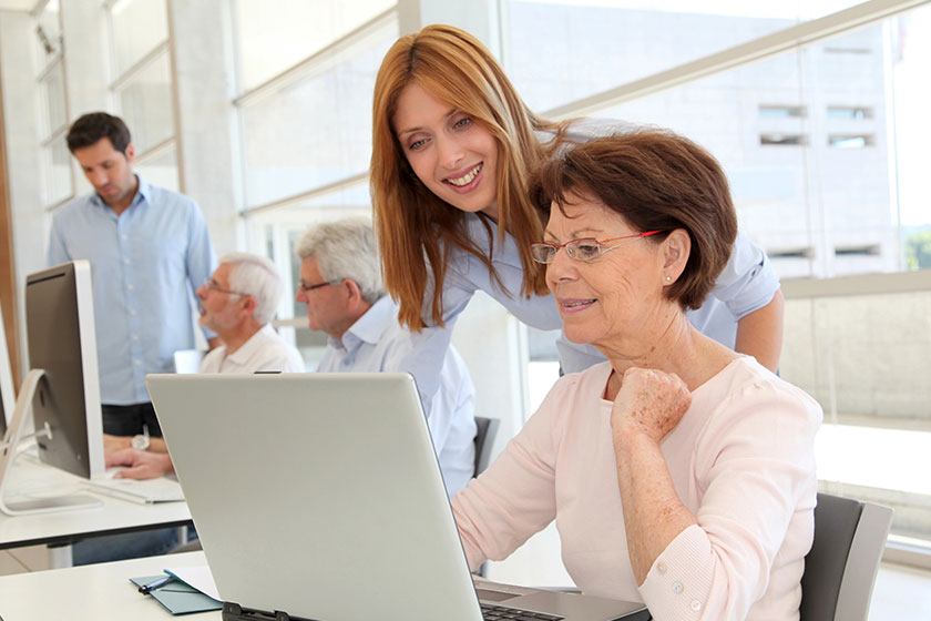 7 Benefits Of Computer Training In Your 50s – Morada Senior Living