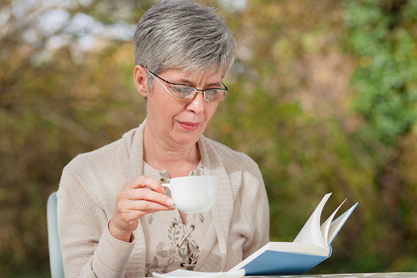 How Technology Enhances Seniors’ Reading Habits – Morada Senior Living