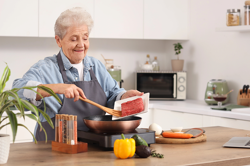 How Cooking Can Be A Therapeutic Activity For Seniors – Morada Senior ...